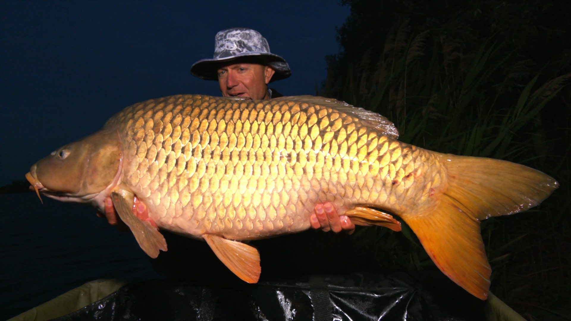 The Legend Lake - Döme Gábor - A bányató érintetlen halai - The Fishing ...
